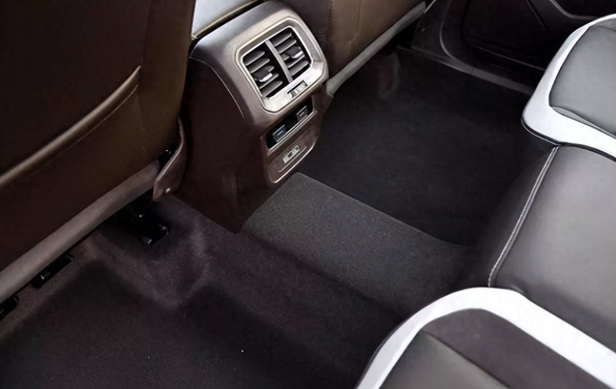 家庭购车必看：后排凸起影响全家舒适，到底能不能忍?