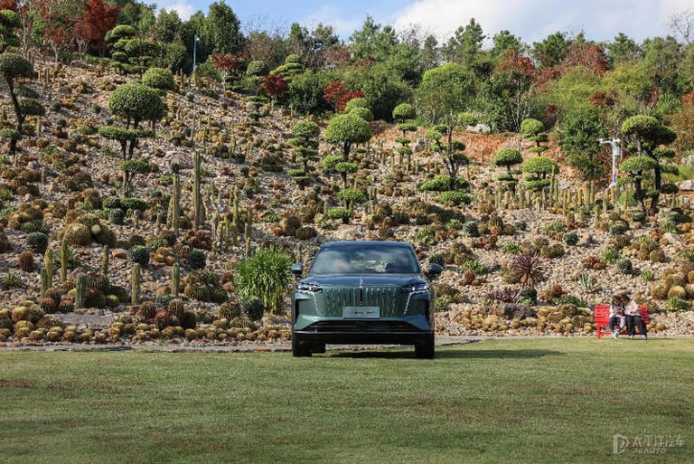 新能源SUV推荐红旗HS6 PHEV：以2300公里极限续航重写诗与远方