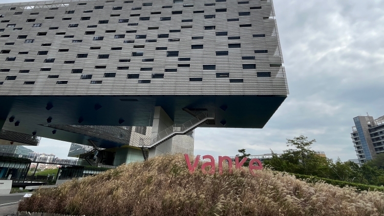 万科化债赢得短暂缓冲期