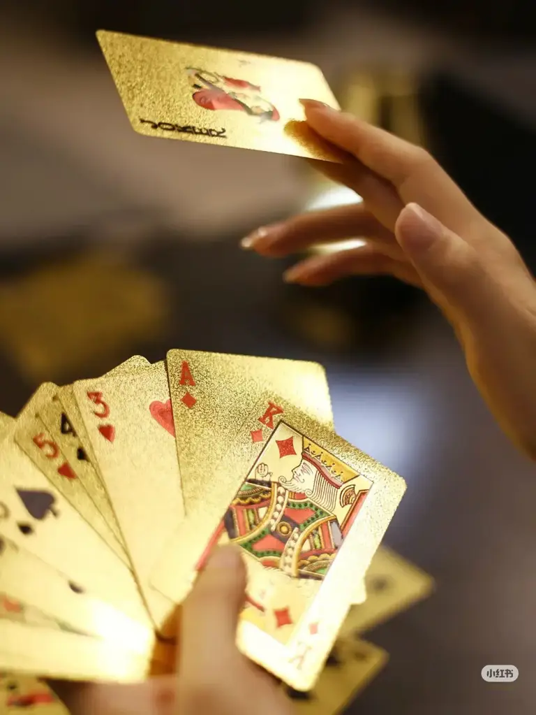 别再傻记108张牌了!掼蛋赢牌靠抓这3张