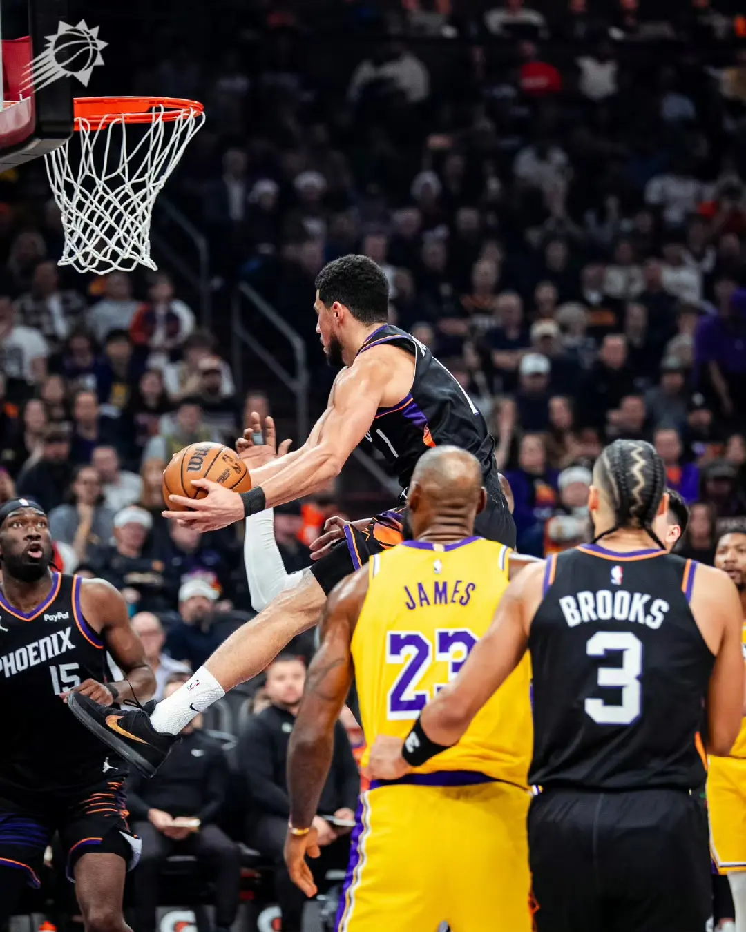 一场132-108，让西部排名又乱了，湖人溃不成军，第四摇摇欲坠!