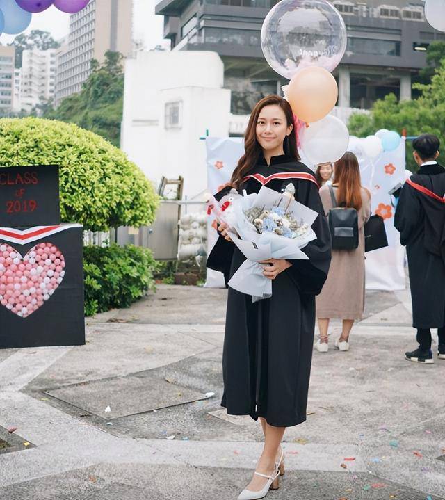 TVB金童玉女被公司下令分手?女方被曝神情恍惚，饱受失恋痛苦