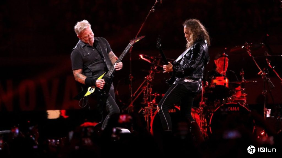 Metallica献上意外圣诞礼物詹姆斯·海特菲尔德朗读《平安夜前的夜晚》