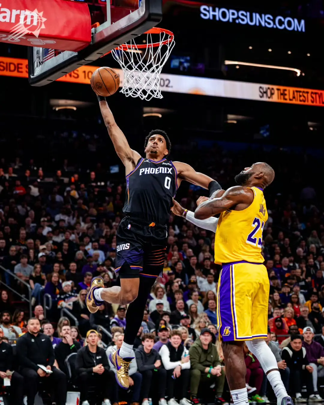 一场132-108，让西部排名又乱了，湖人溃不成军，第四摇摇欲坠!