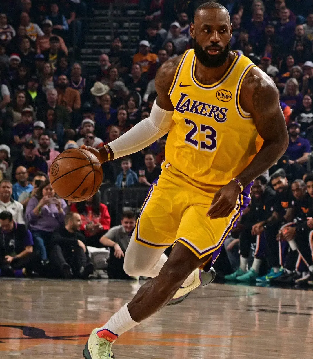 一场132-108，让西部排名又乱了，湖人溃不成军，第四摇摇欲坠!