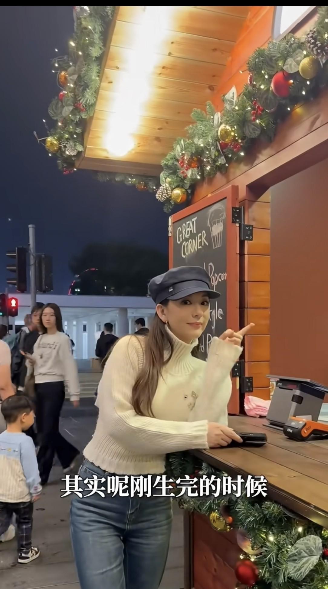 方媛趴婴儿车陪3胎女儿聊天，郭富城给老婆每餐5个菜，吃得真好!