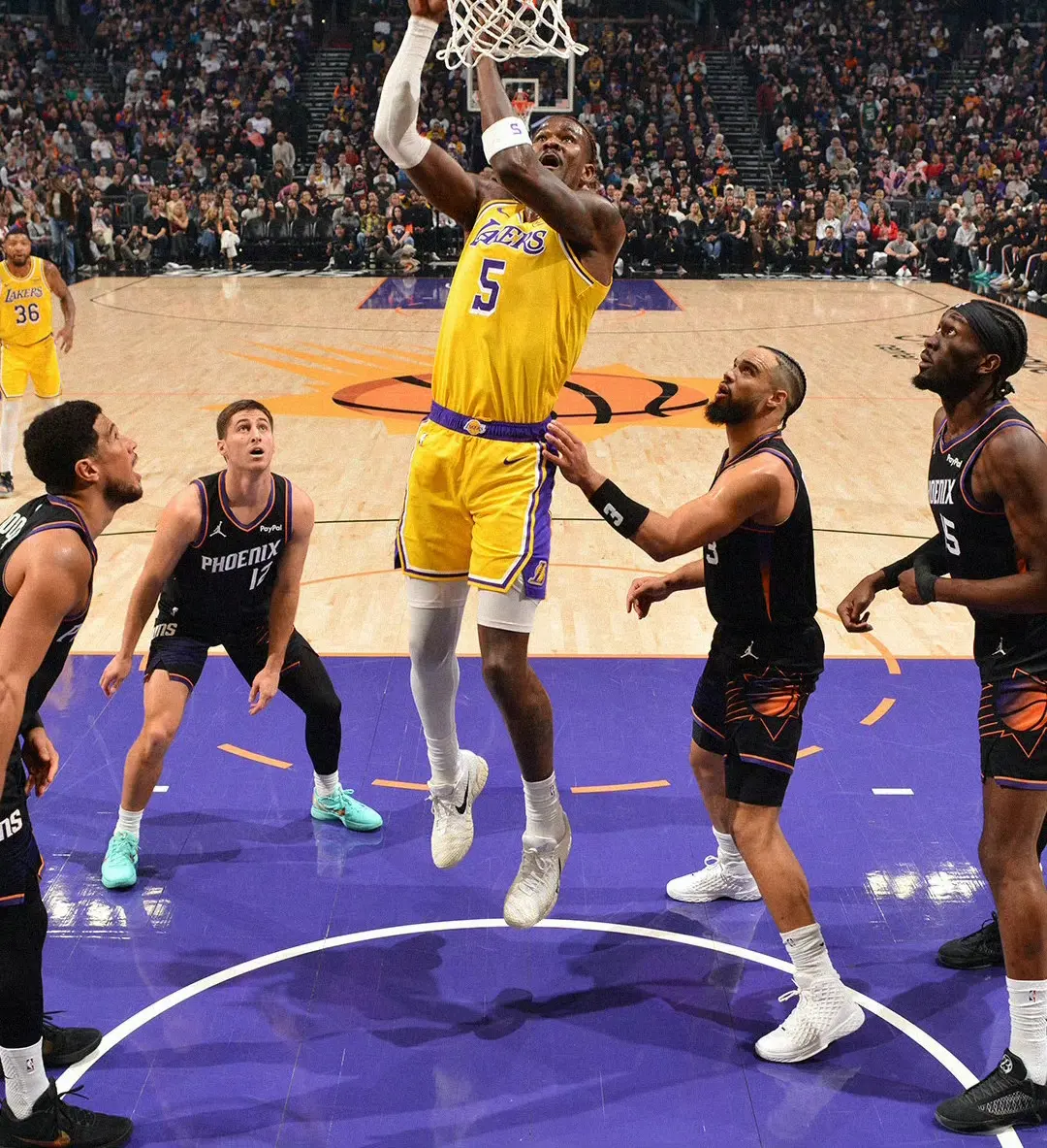 一场132-108，让西部排名又乱了，湖人溃不成军，第四摇摇欲坠!