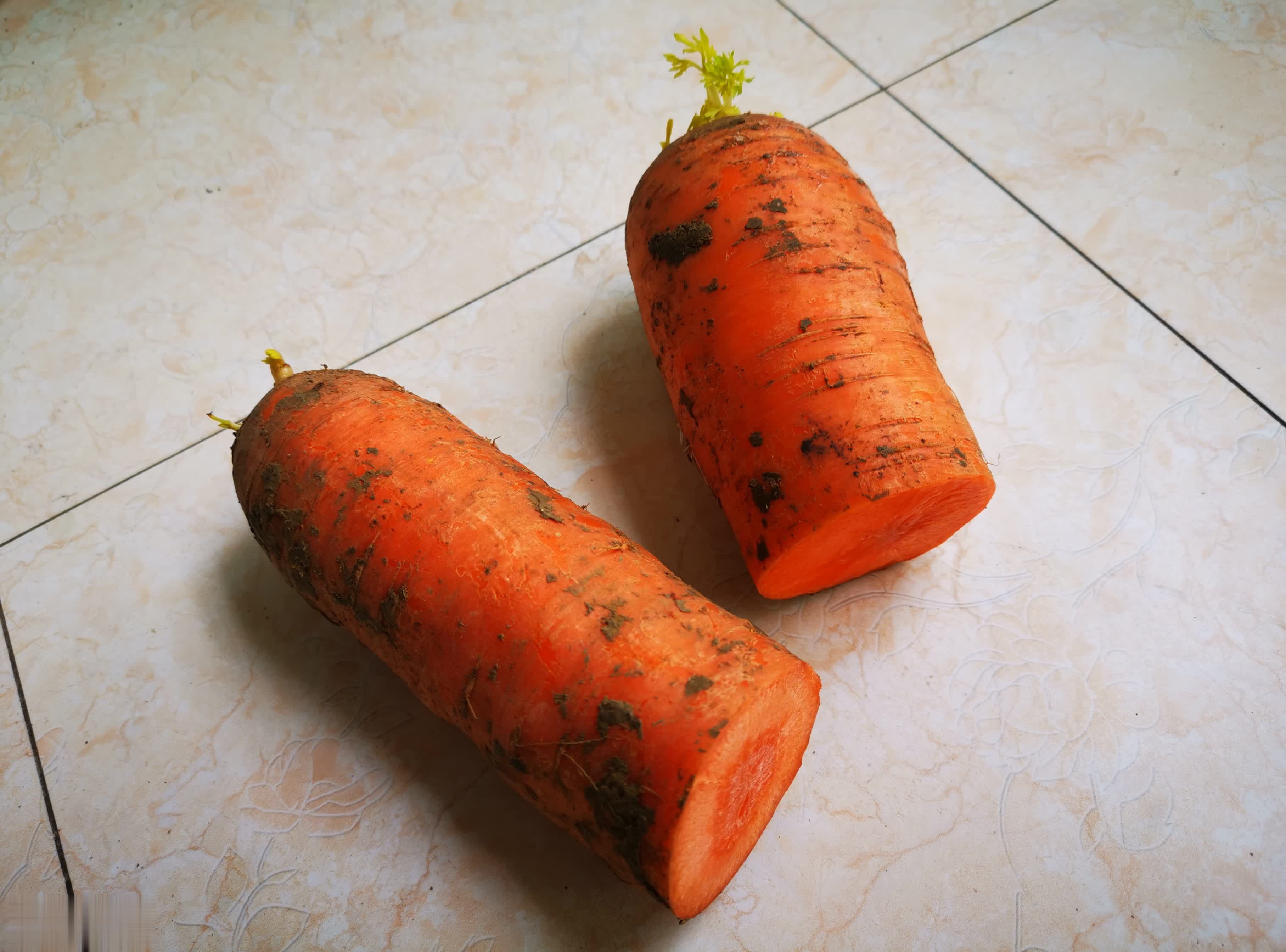 吃胡萝卜对视力好? 医生揭秘4种真正护眼食物，老人别错过