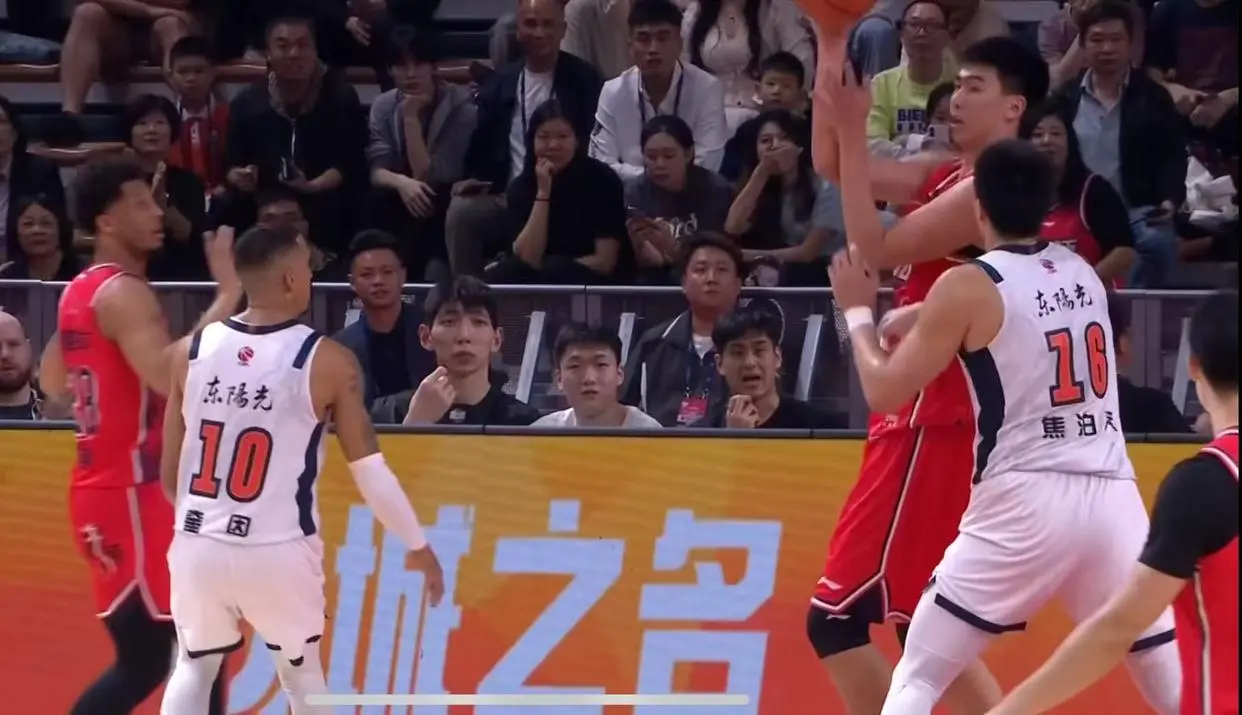 奎因不防守+萨姆纳不兼容!广东拒绝押宝麦考尔，萨林杰打成大腿