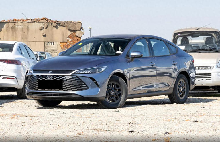 裸车6.78万起，亏电油耗3.9L，25款秦PLUS DM来袭