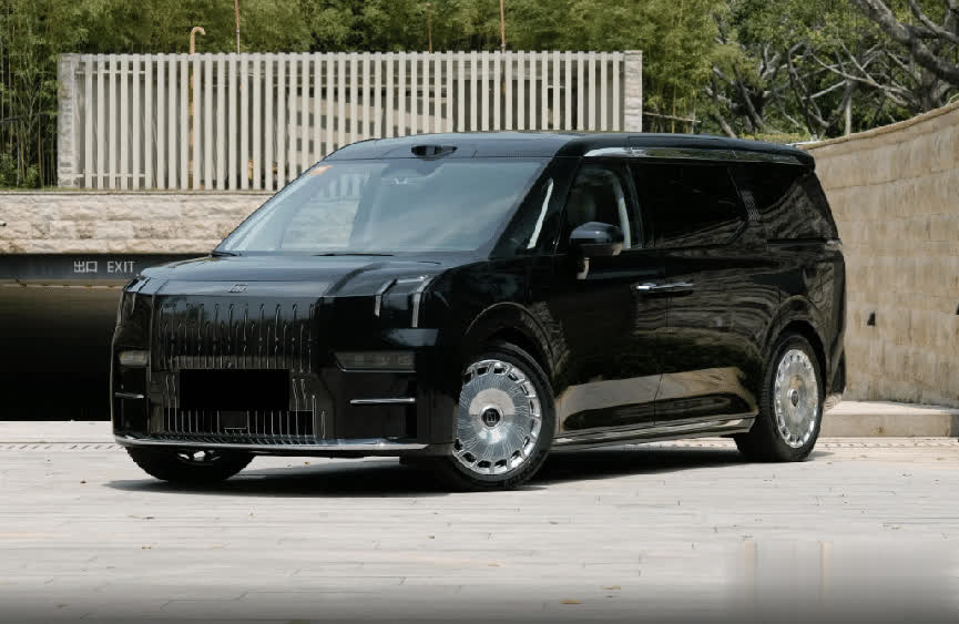 78.9万起售! 极氪009光辉版上演中式豪华