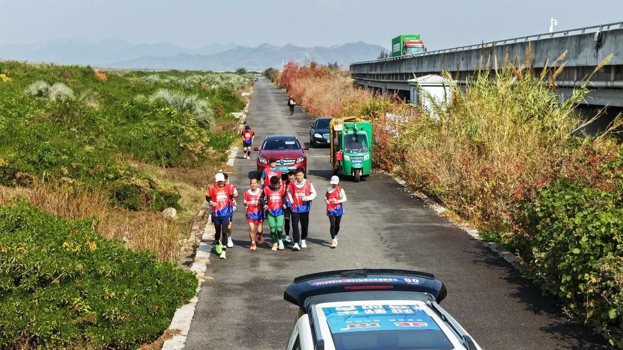 111天跑完5550公里!陈盆滨携妻子黄青青开启《征途111》极限征程