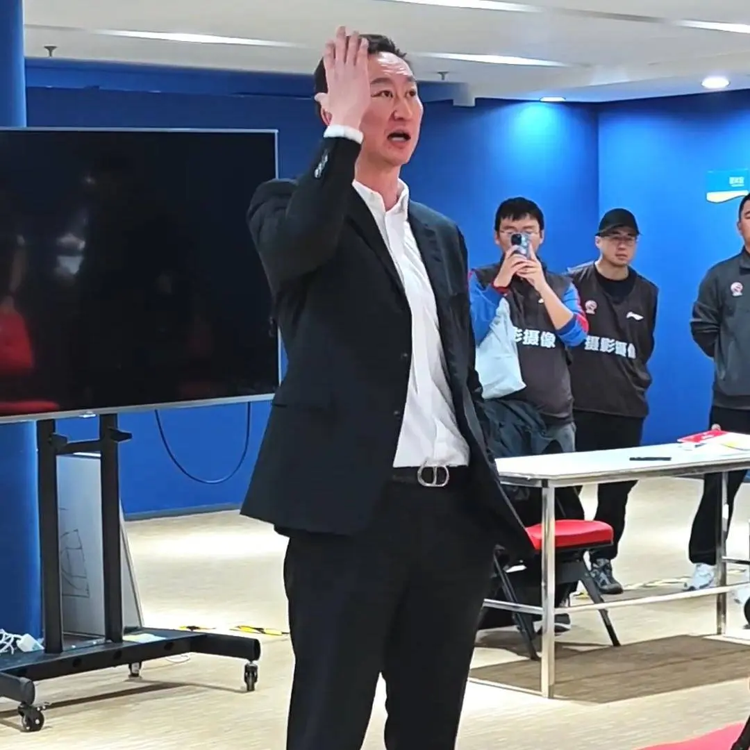 CCTV5拒播，青岛雄鹰VS深圳猎豹，刘维伟斗法洋帅，谁先拔得头筹