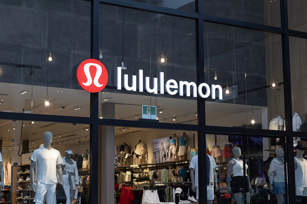 赚不到更多美国人的钱，lululemon的CEO辞职了，多元化曾遭创始人炮轰