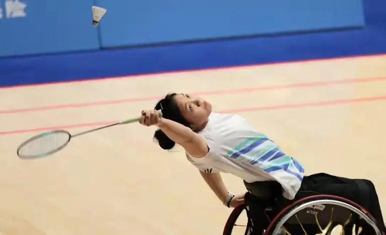 残特奥会羽毛球WH1女子单打1组重庆队杨帆2比0胜李佳琦