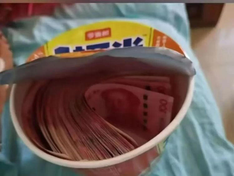 啥情况?现金放在电饭煲、泡面桶、枕头芯，黄金藏进鞋底、奶粉罐……