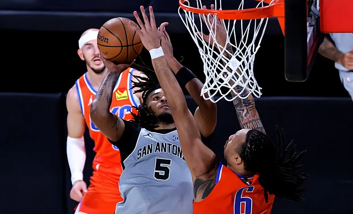 攻防一体的未来巨星!马刺后场新星本赛季的进步幅度相当明显?