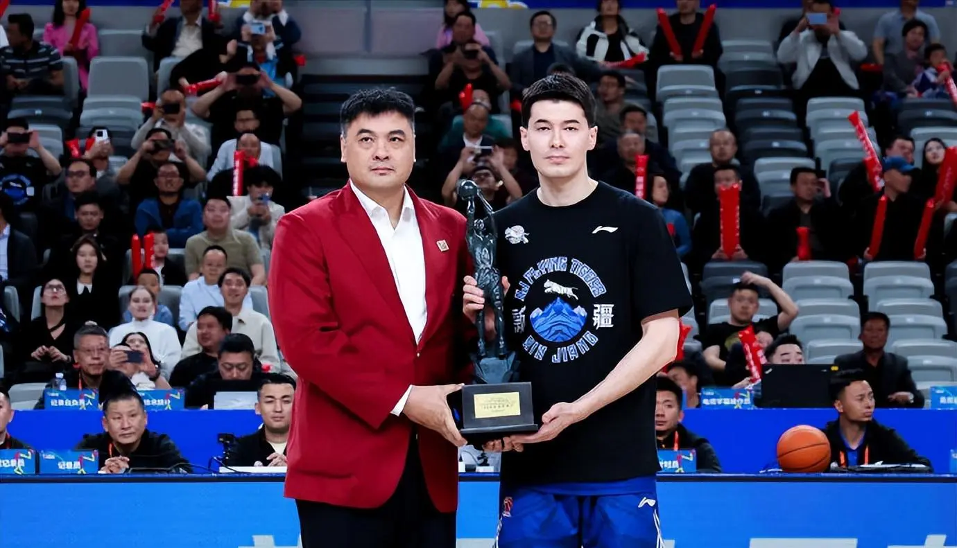 2分、0分! CBA顶薪前锋断崖式下滑，两年前还是常规赛MVP