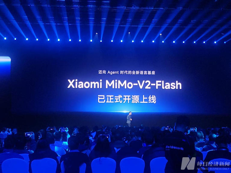 “天才少女”首秀! Xiaomi MiMo大模型负责人罗福莉：MiMo-V2-Flash 初步具备模拟世界的能力