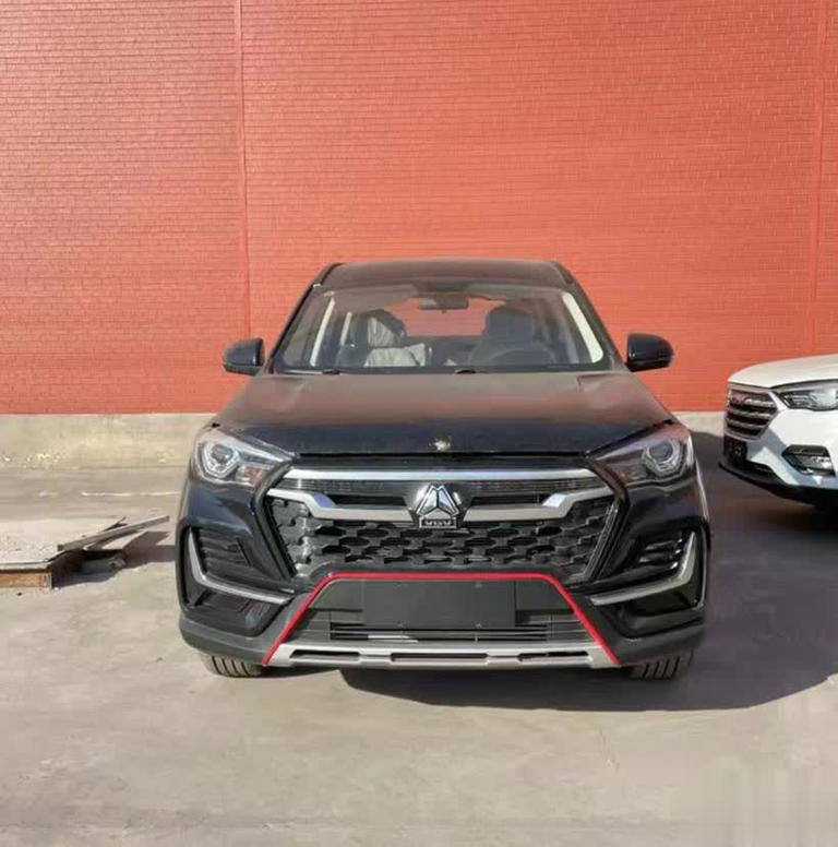 中国重汽VGV首款皮卡VX7到店，2.0T动力配承载式车身+后独悬