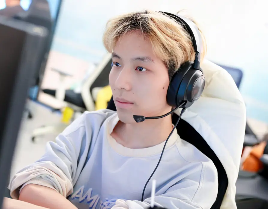 BLG中单女友也是高手，韩服账号曝光，主玩辅助高达王者1273分