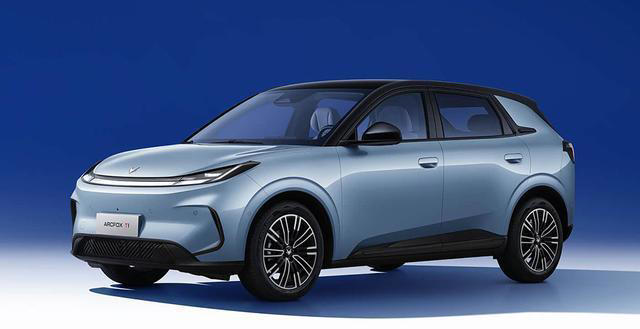 CLTC续航425km，向销量第一发起挑战? 抢先试驾极狐T1