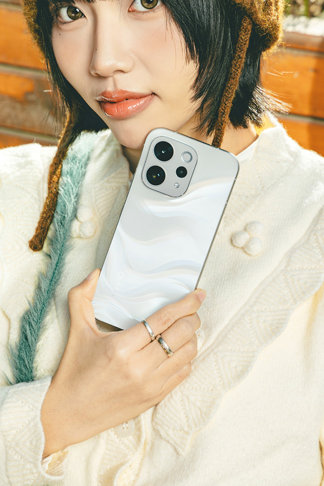 颜值在线 实况照片玩法多 女大学生入手新机就选Vivo S50