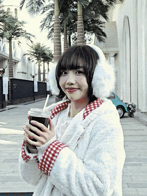 颜值在线 实况照片玩法多 女大学生入手新机就选Vivo S50