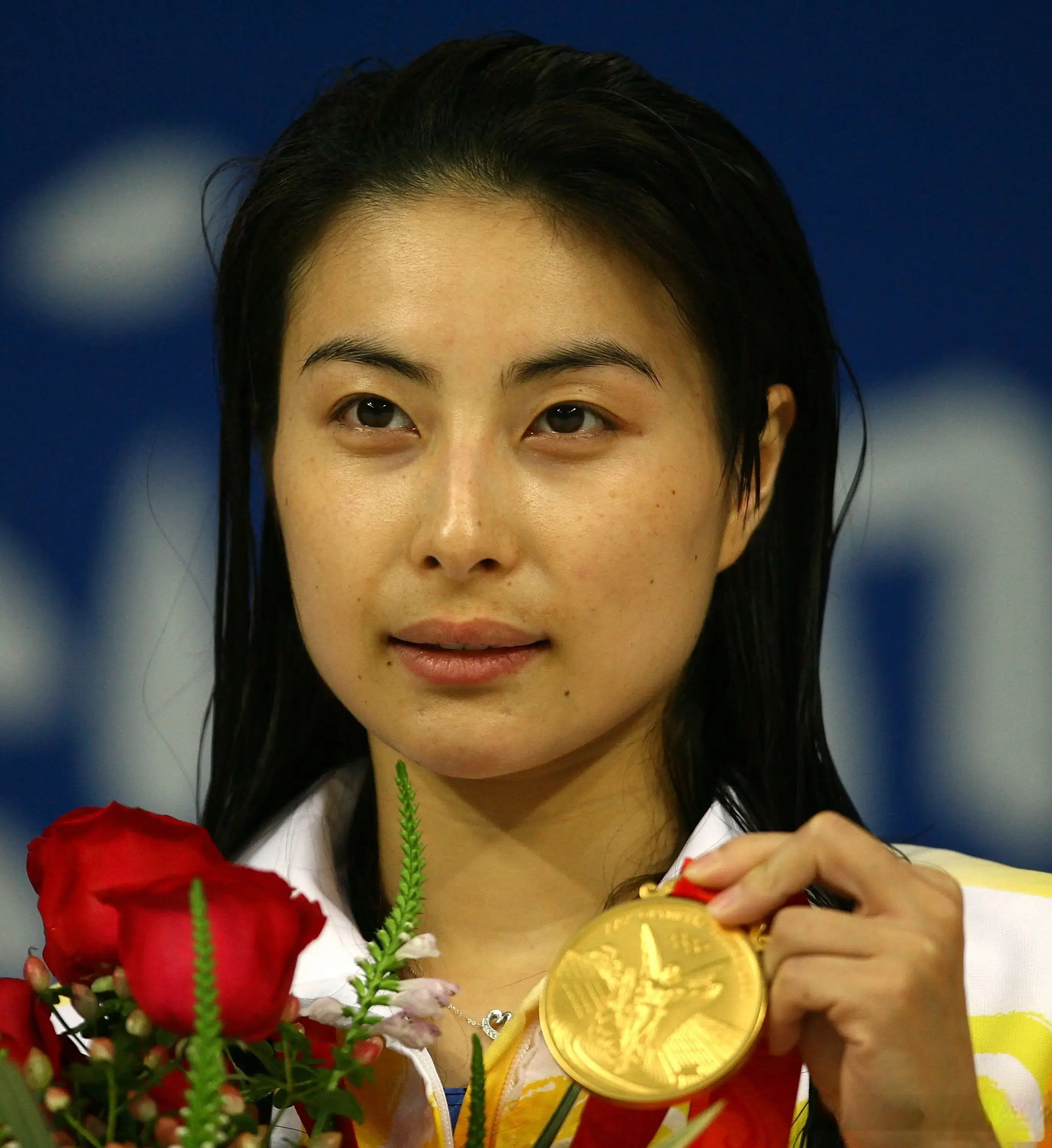 不装了?44岁郭晶晶再传喜讯，让霍震霆和整个内娱都沉默了