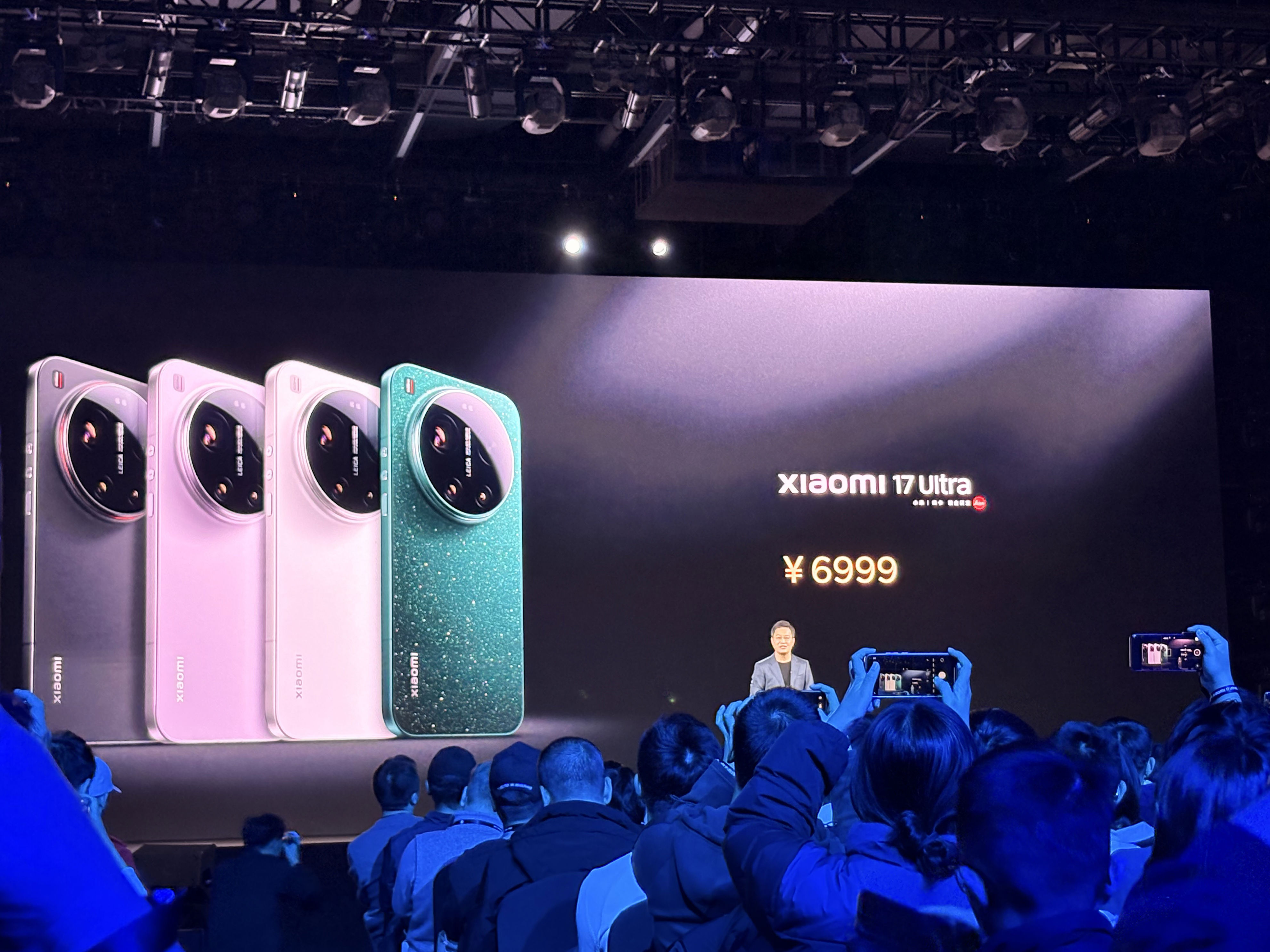 存储成本暴涨，小米17 Ultra起售价6999元!卢伟冰坦言压力巨大