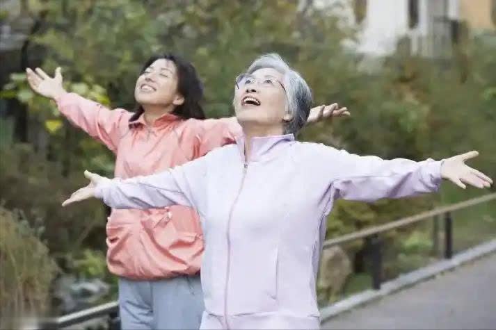 74 岁大妈做饭十几年总放姜，医生惊问：你天天吃啥?