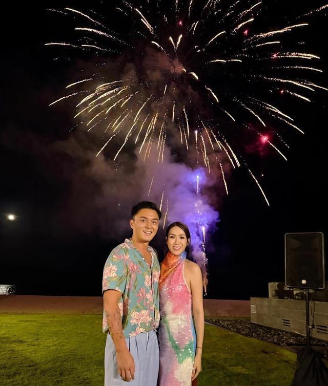 TVB女星平安夜秀恩爱凸显孕味，两特征惹网友热议：难道怀孕了?