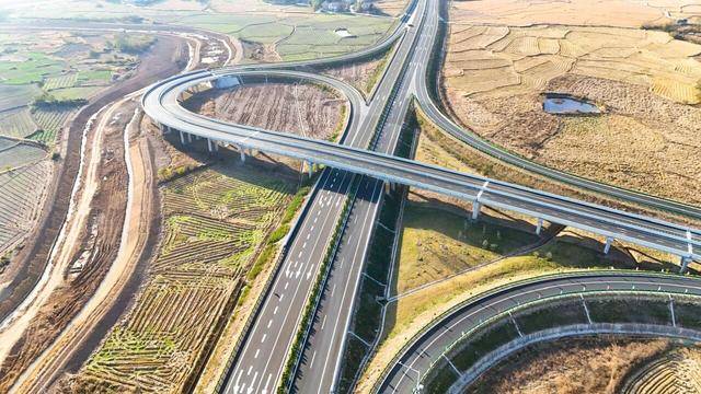 安徽三条高速同日开通 皖北皖江路网再升级