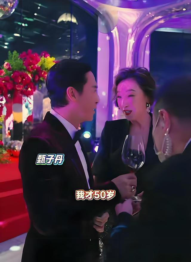 70岁吕良伟生日宴，68岁郭秀云凭啥抢镜?