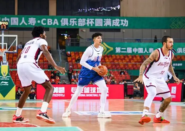 新疆头号混子出现! 拿550万高薪场均仅3分，这种毒瘤真该赶出CBA