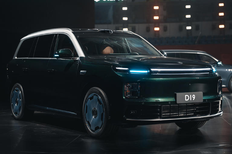 零跑 D19 实车亮相 10 周年发布会，预计明年上半年上市