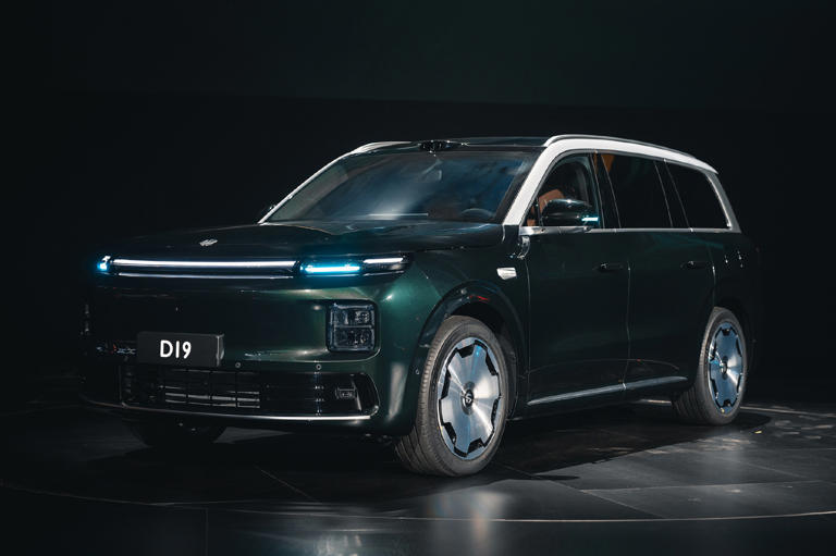 零跑 D19 实车亮相 10 周年发布会，预计明年上半年上市