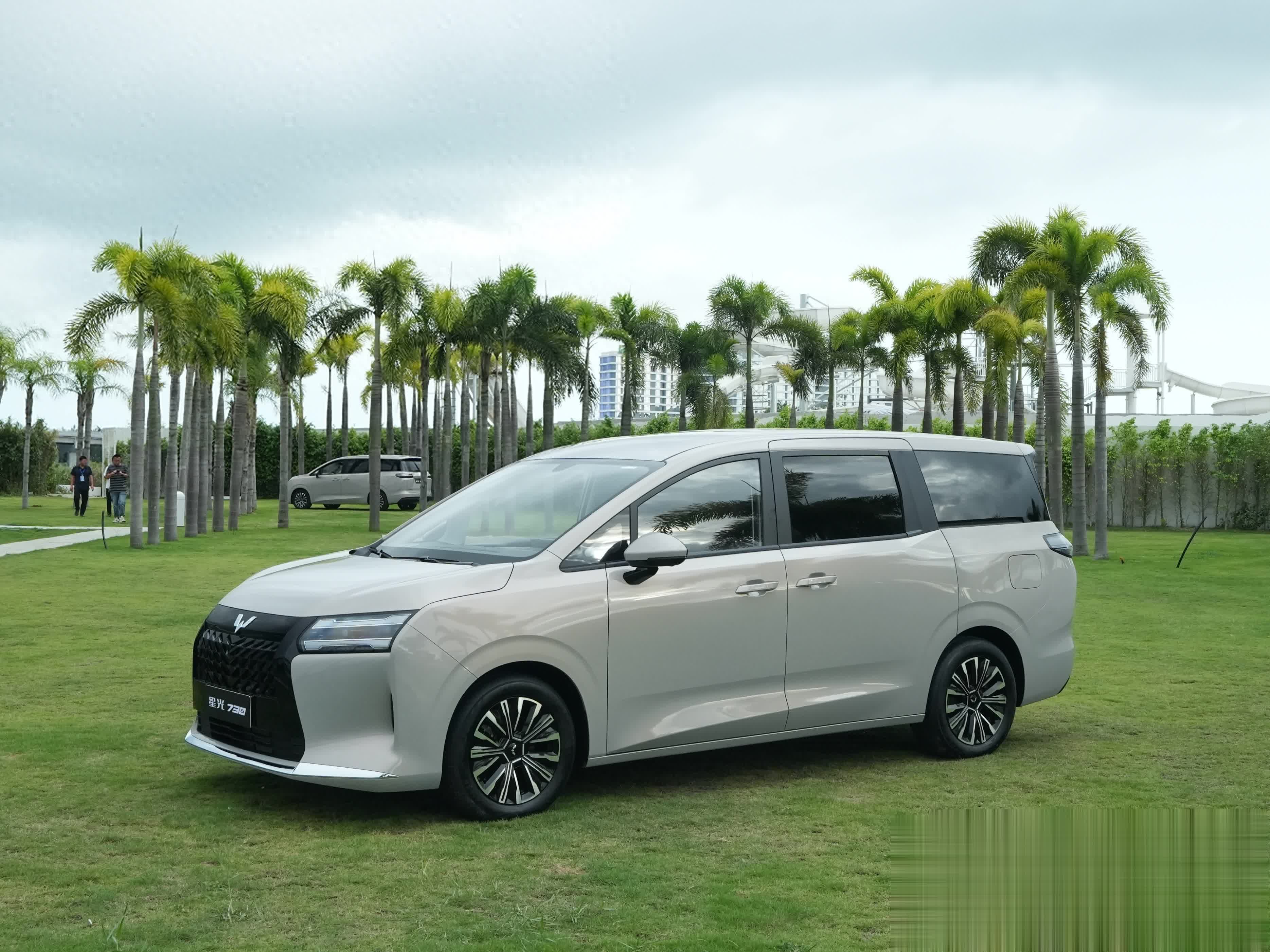 MPV卷王：电动侧滑门+双独立悬架+续航1100km