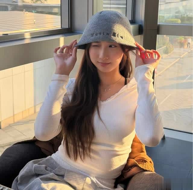 TVB19岁小花回应亲吻照风波：照片属实，只是游戏惩罚