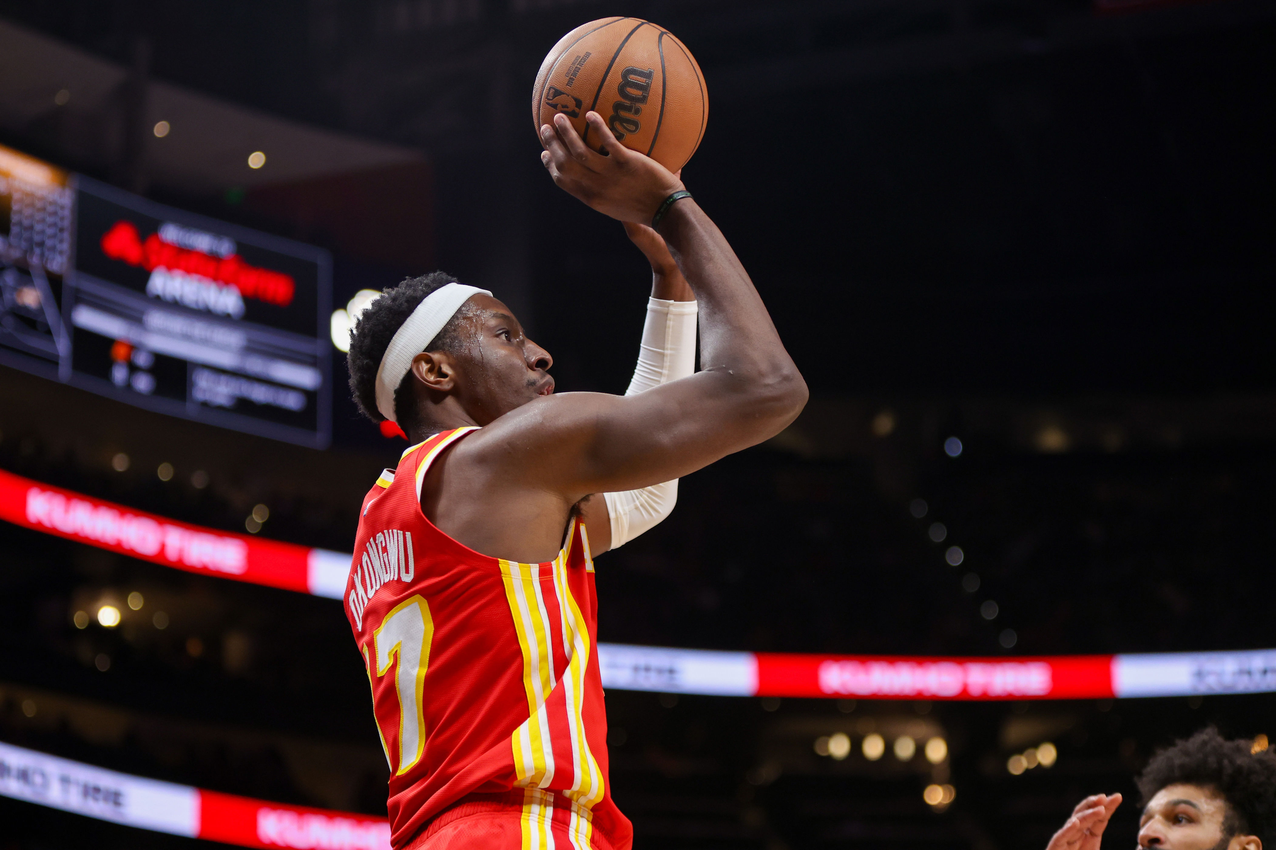 奥孔武最近4场场均24.3分11.3板3.5助 投篮和三分命中率均过5成!