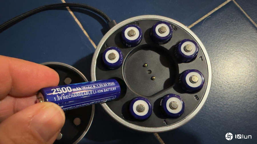 一次性充满八节电池的理想选择Xtar L8 Box充电器评测