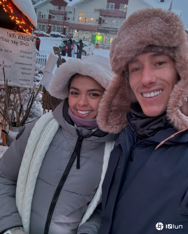 《舞动冰上》明星Vanessa Bauer与足球运动员James Rowe甜蜜订婚纪实