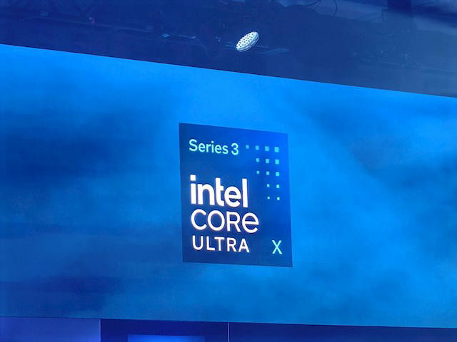 27小时x86续航王! Intel正式发布酷睿Ultra 300系列CPU：游戏性能提升77%