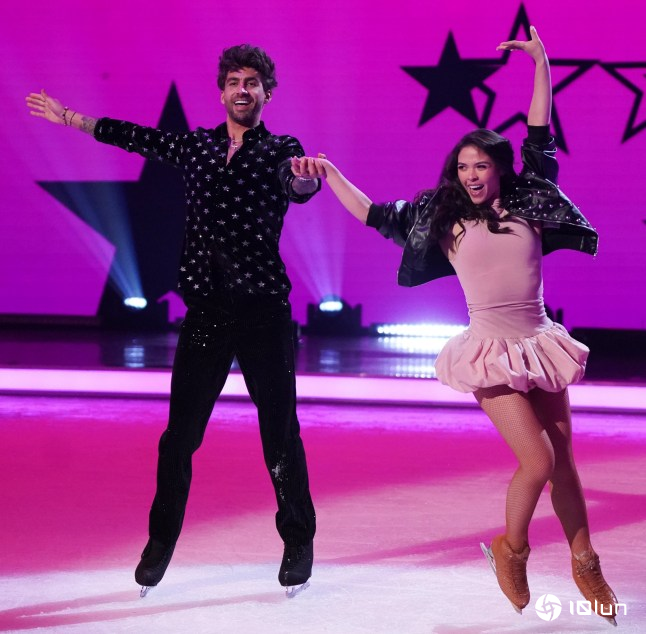 《舞动冰上》明星Vanessa Bauer与足球运动员James Rowe甜蜜订婚纪实