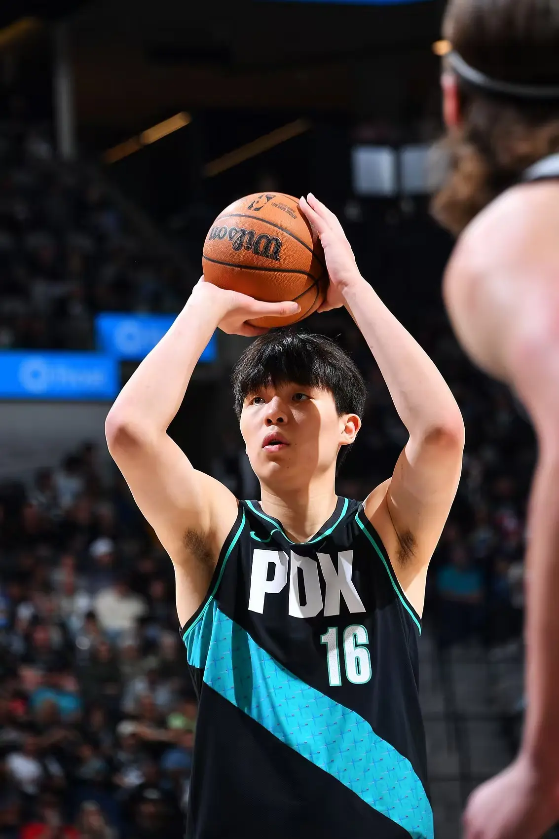 西部排名又变了! 火箭跌至第五，黑马三连胜，快船冲前十