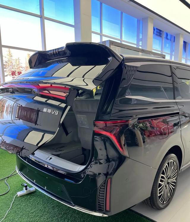 谁是插混M PV中的卷王？星海V9还是腾势D9 D M - i？