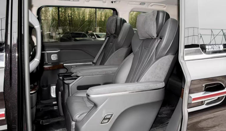 新红旗HQ9PHEV纯电续航168km起，选它还是腾势D9?