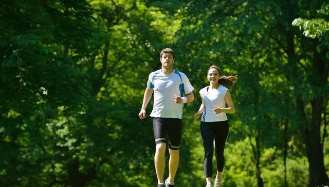 女人有没有衰老，“下半身”会说实话?若一个不占，或还算年轻