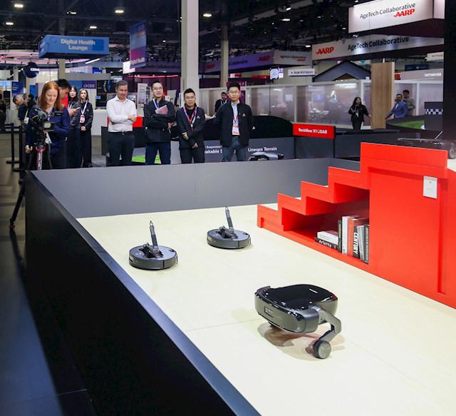 扫地机长出“双腿”! 石头科技G-Rover惊艳CES 构建家庭机器人新拼图