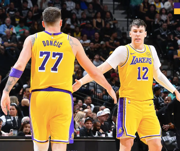 疯狂一天! 1换2大交易达成，杨瀚森获重用，快船湖人崩盘输球